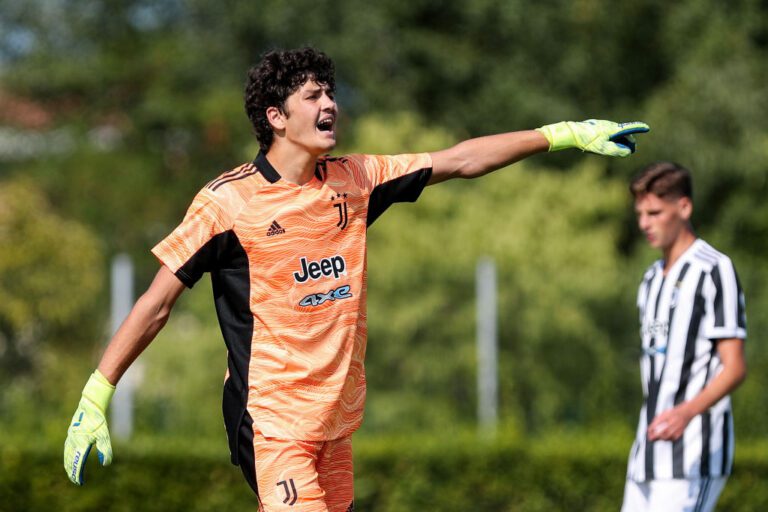 Ritiro Juve, cambio tra portieri: Scaglia rientra in Italia