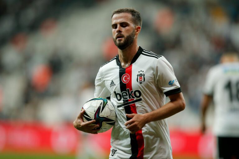 Pjanic ha deciso: si ritirerà dal calcio giocato a 35 anni