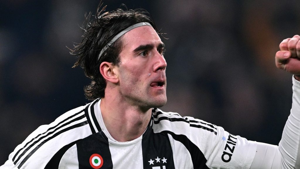 Vlahovic esulta dopo la vittoria in Juve Milan: FOTO