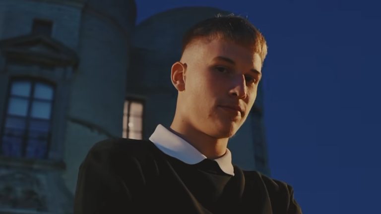 De Brul Juve, colpo a sorpresa per la difesa del futuro