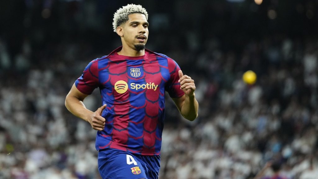 Araujo alla Juve? Come è andata la sua stagione: dal tunnel della ...