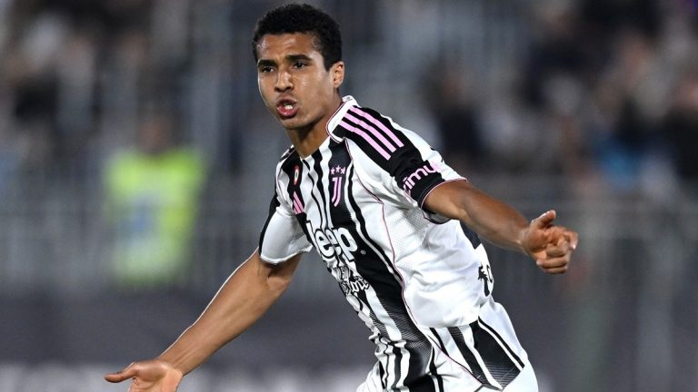 Alberto Costa esulta dopo la grande prestazione in Al Ain Juve ...