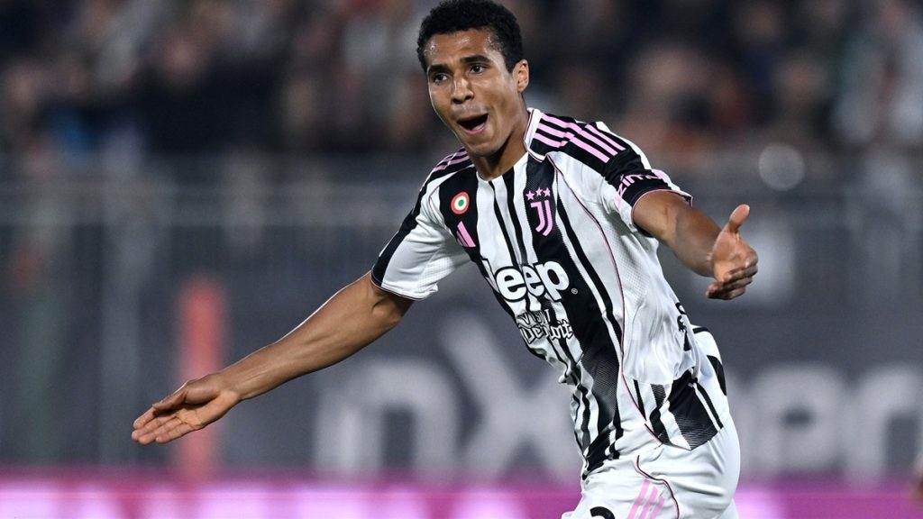 Alberto Costa Juve, il terzino non ha ancora l'accordo