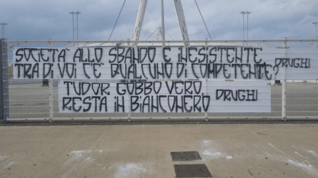Juventus, la Curva Sud: «Società allo sbando» - FOTO