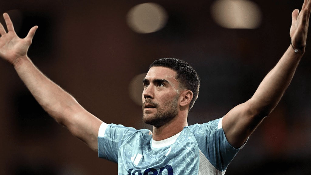 Compleanno Vlahovic, la punta della Juventus compie 26 anni