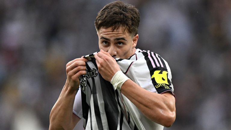 Esultanza Yildiz, il bacio allo stemma dopo Juve Inter VIDEO