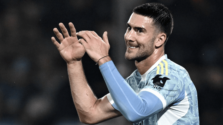 Rinnovo Vlahovic: la Juve può offrire un accordo lungo a...