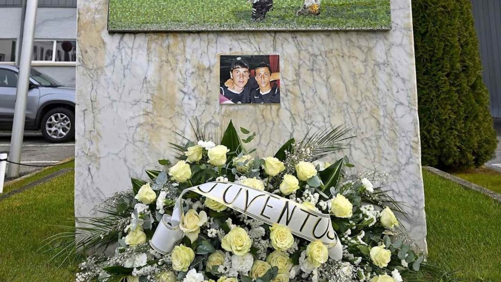 Ale e Ricky ricordati da Spalletti: deposta corona di fiori