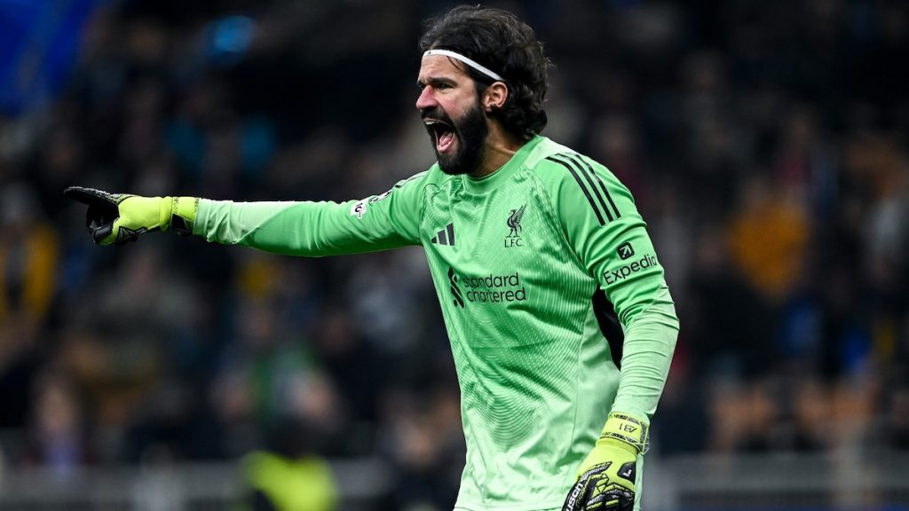 Alisson alla Juve? La risposta del tecnico Slot è sibillina